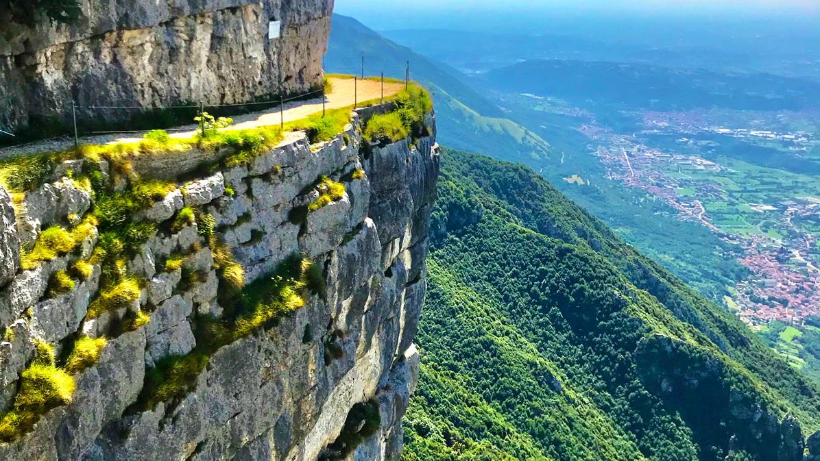 Monte Cengio E Il Salto Dei Granatieri: A Strapiombo Sulla Val D'astico ...